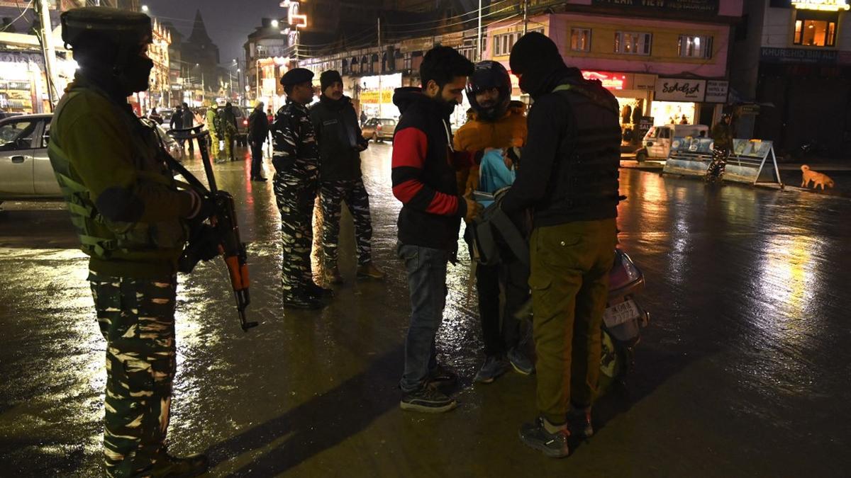 Tardy police verification leaves many Kashmiris without jobs, passports ...