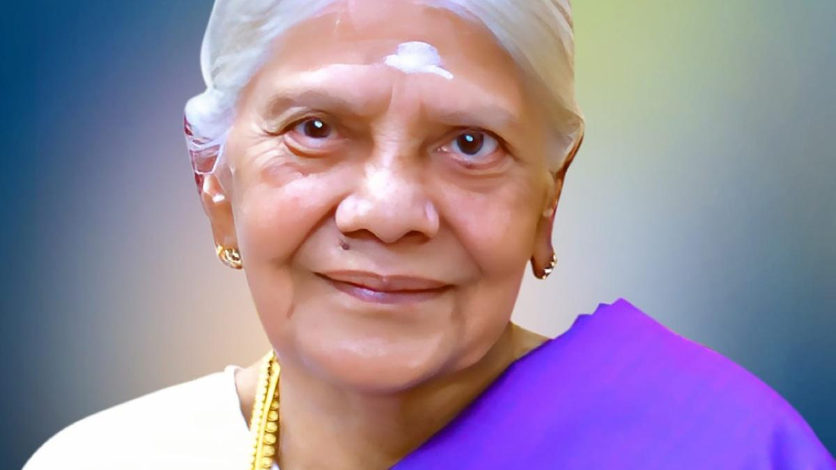 Panneerselvam’s mother dies in Periyakulam - The Hindu