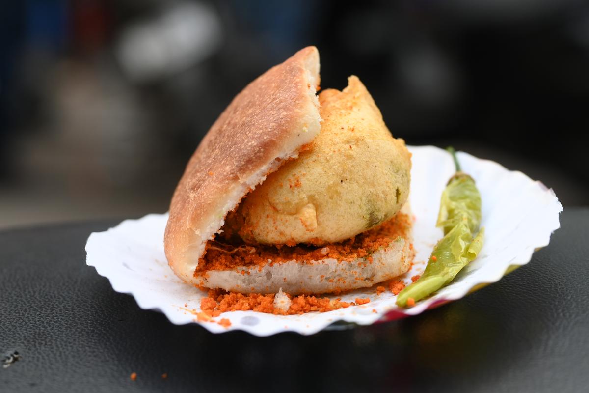 Chennai’s best vada pav spots: A trail - The Hindu