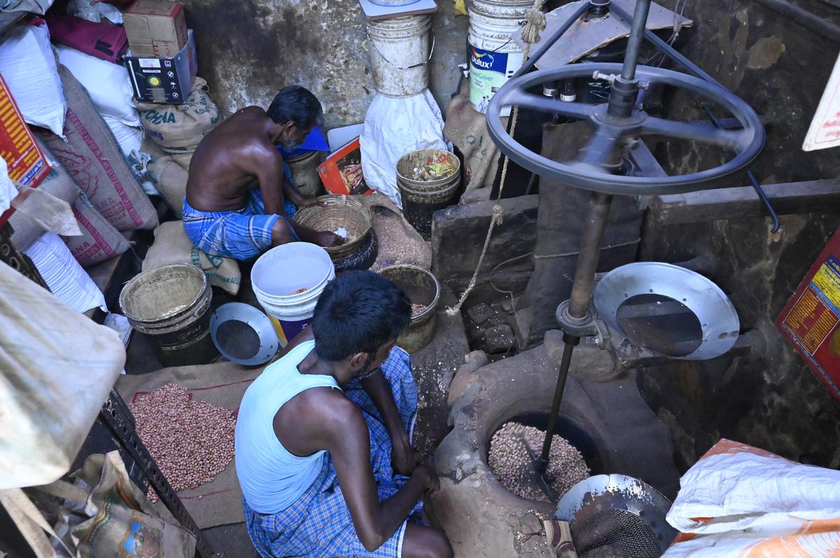 Chennai’s legacy pattani shops prepare for the festive season - The Hindu