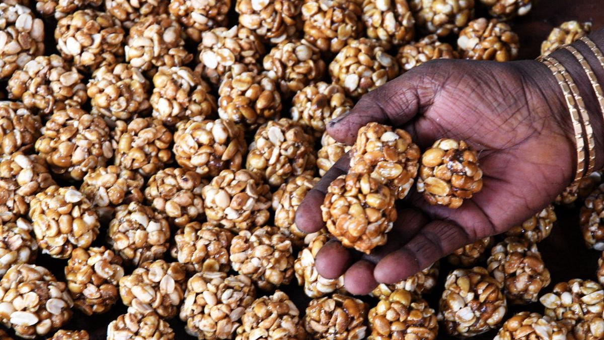 Watch: How the famous 'kadalai urundai' is made at Kariyappati near ...