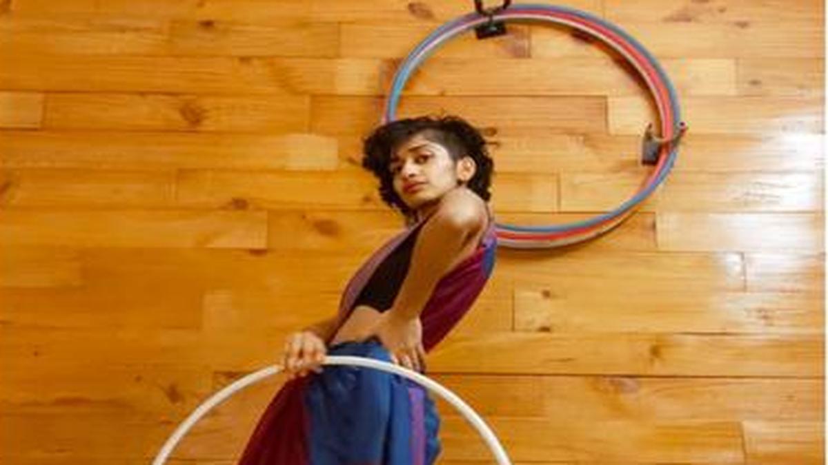 Watch this super hooper dance in a sari and sneakers - The Hindu