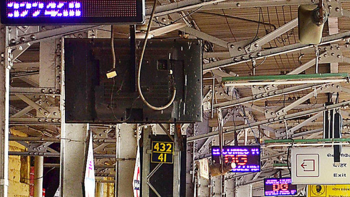 Coach indicators at Dindigul railway station - The Hindu