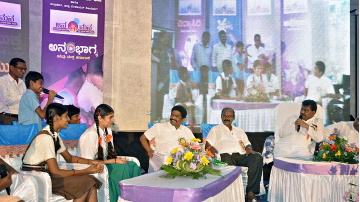 Extend benefits of Ksheera Bhagya to six days: students - The Hindu