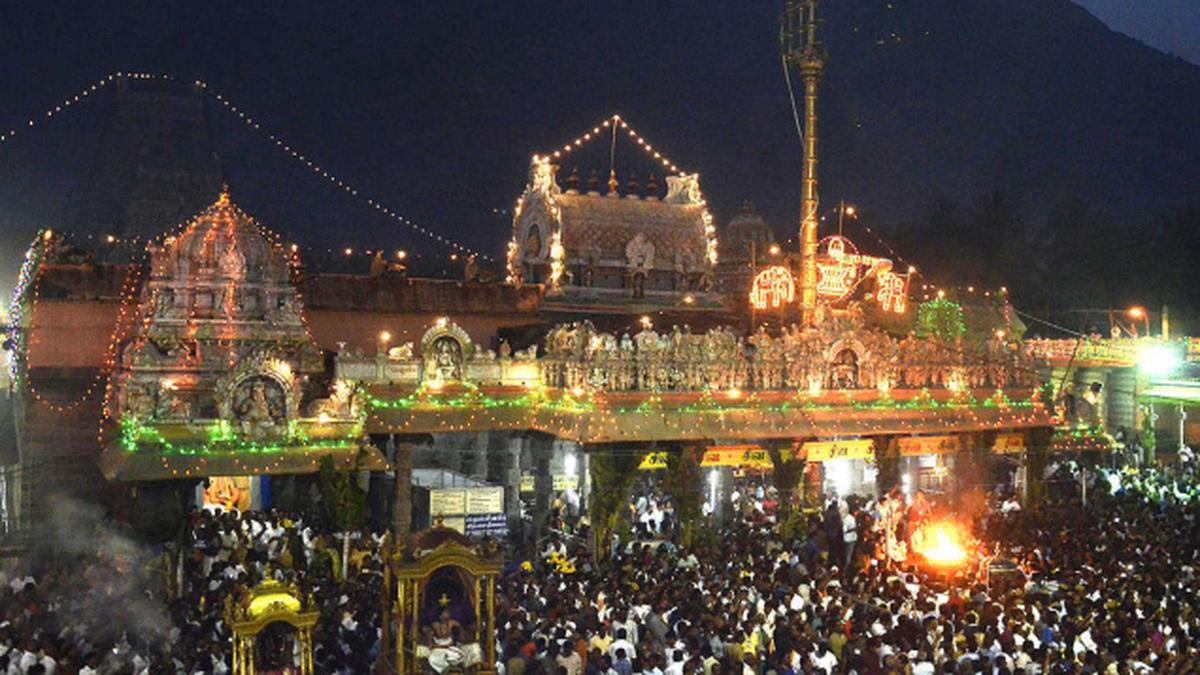 Deepam lights up Tiruvannamalai - The Hindu