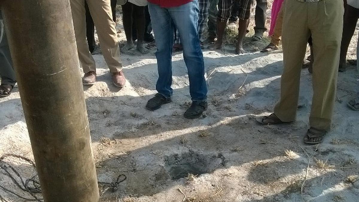 Efforts on to rescue child from borewell in Telangana - The Hindu