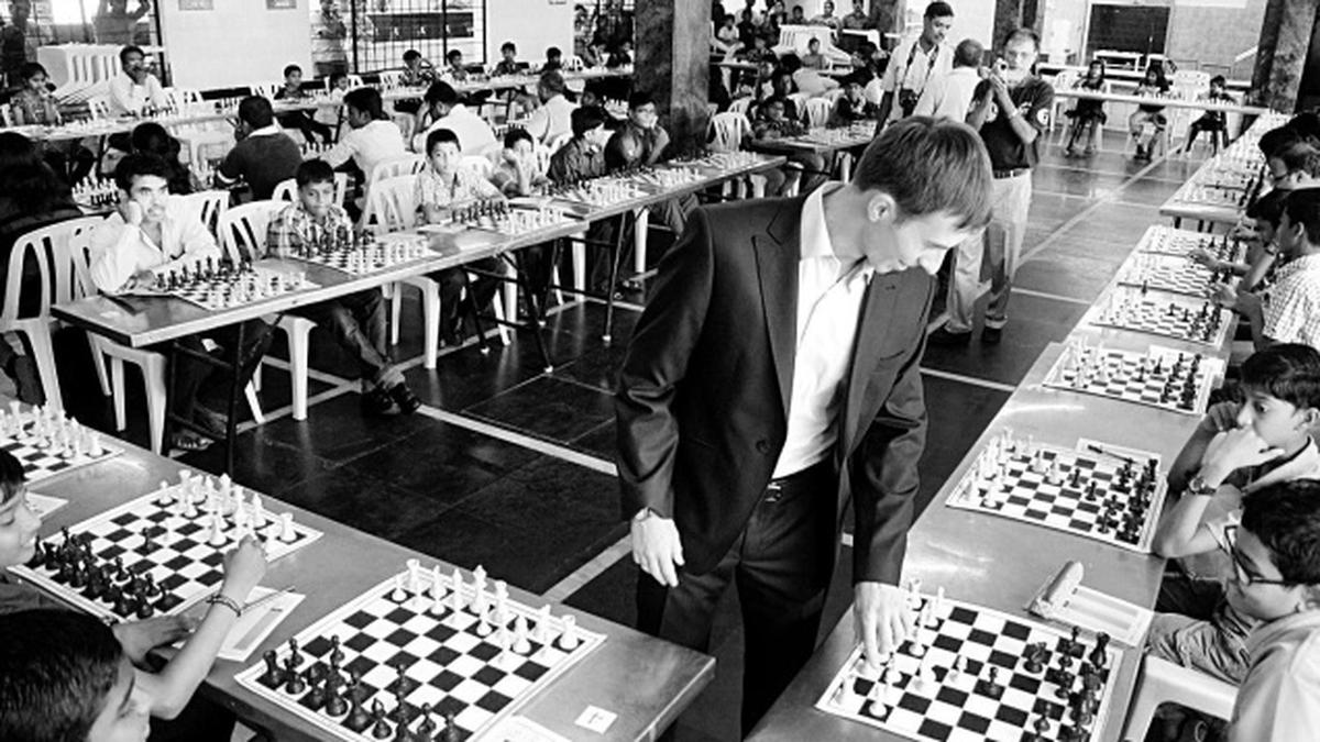 Russian Grandmaster shows his moves - The Hindu