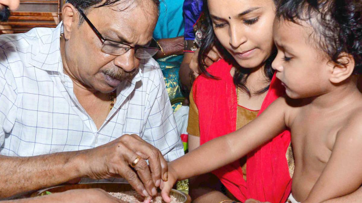 Heavy turnout at Thunchan Parambu - The Hindu