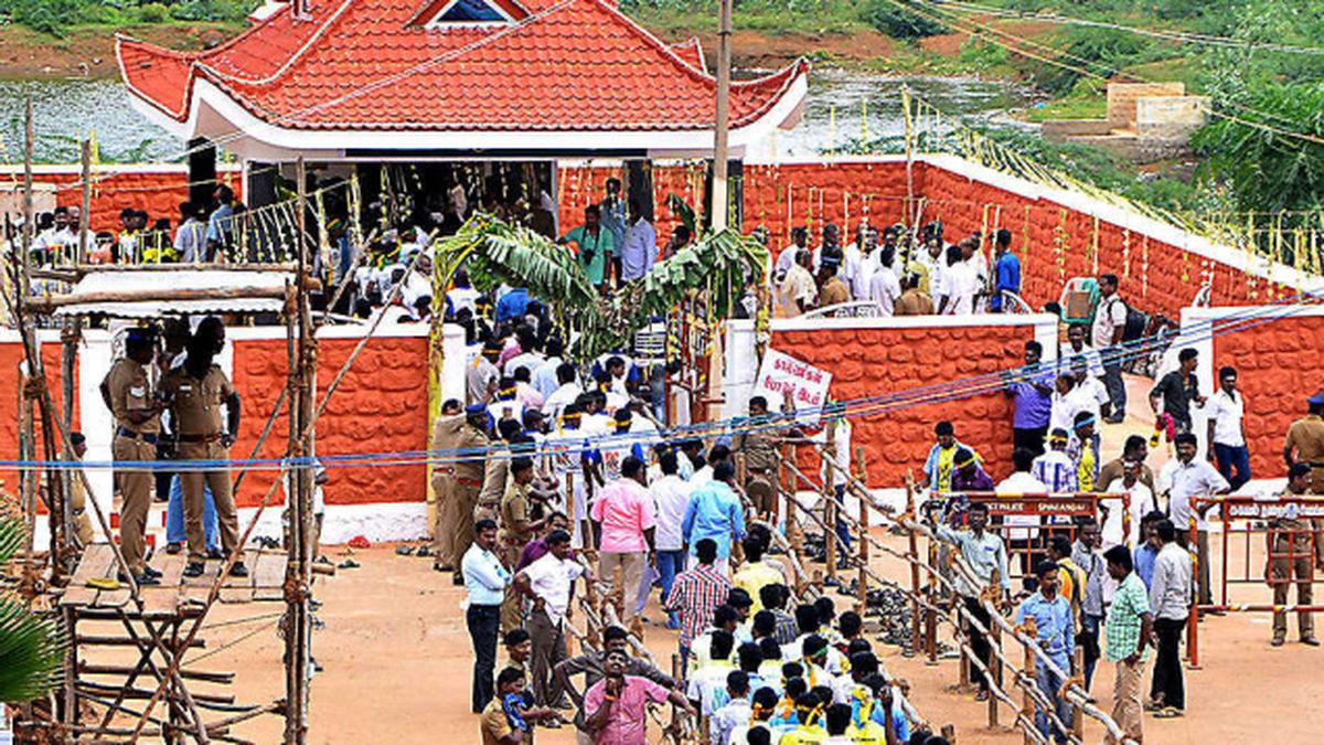 Guru puja of Maruthu brothers peaceful - The Hindu