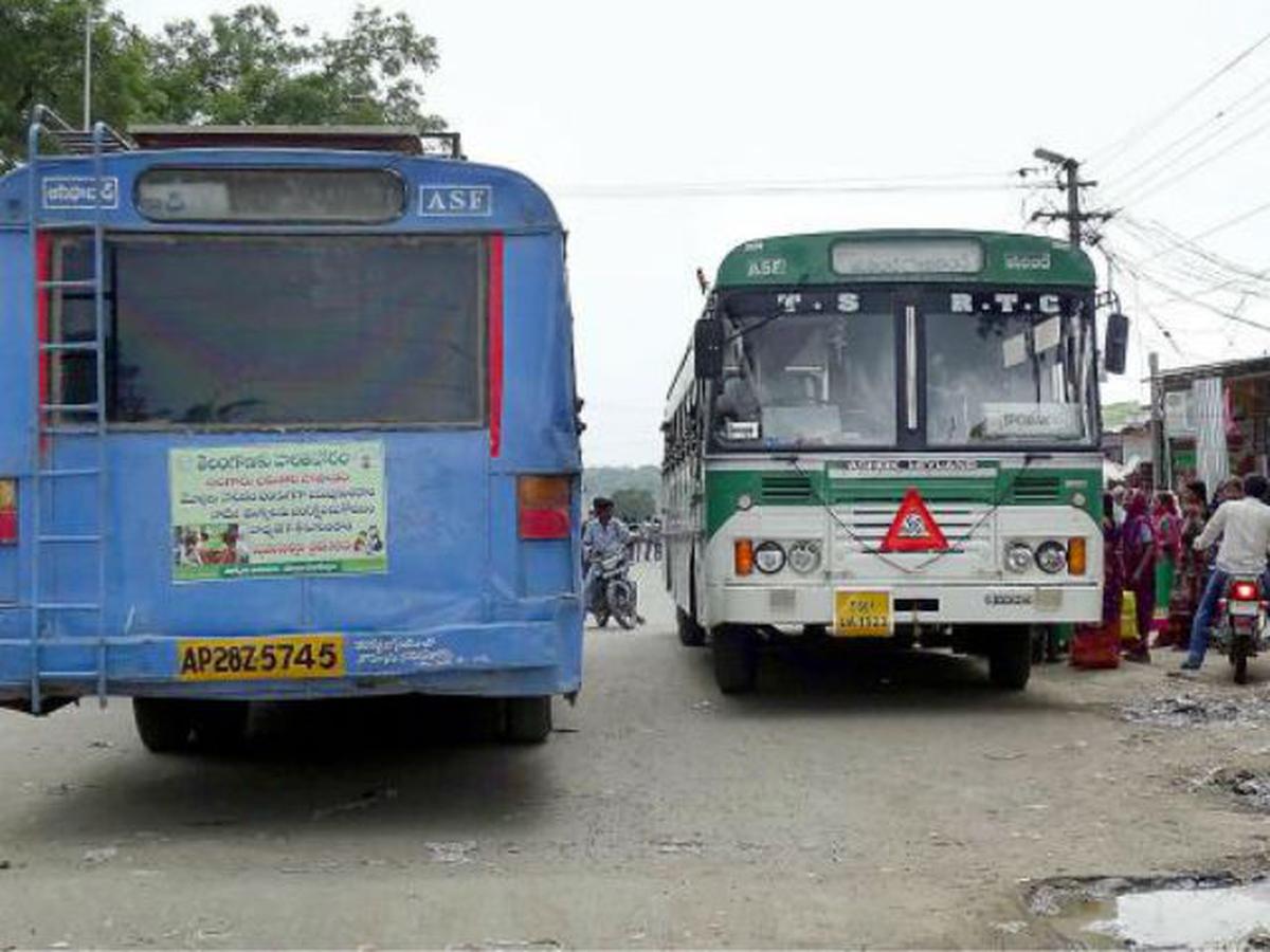 RTC drivers violating traffic rules - The Hindu