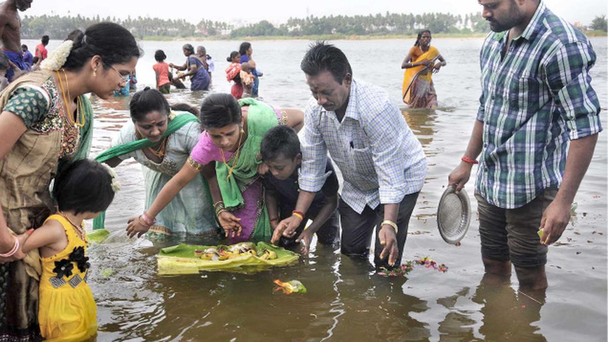 Joy marks Adi Perukku celebrations - The Hindu