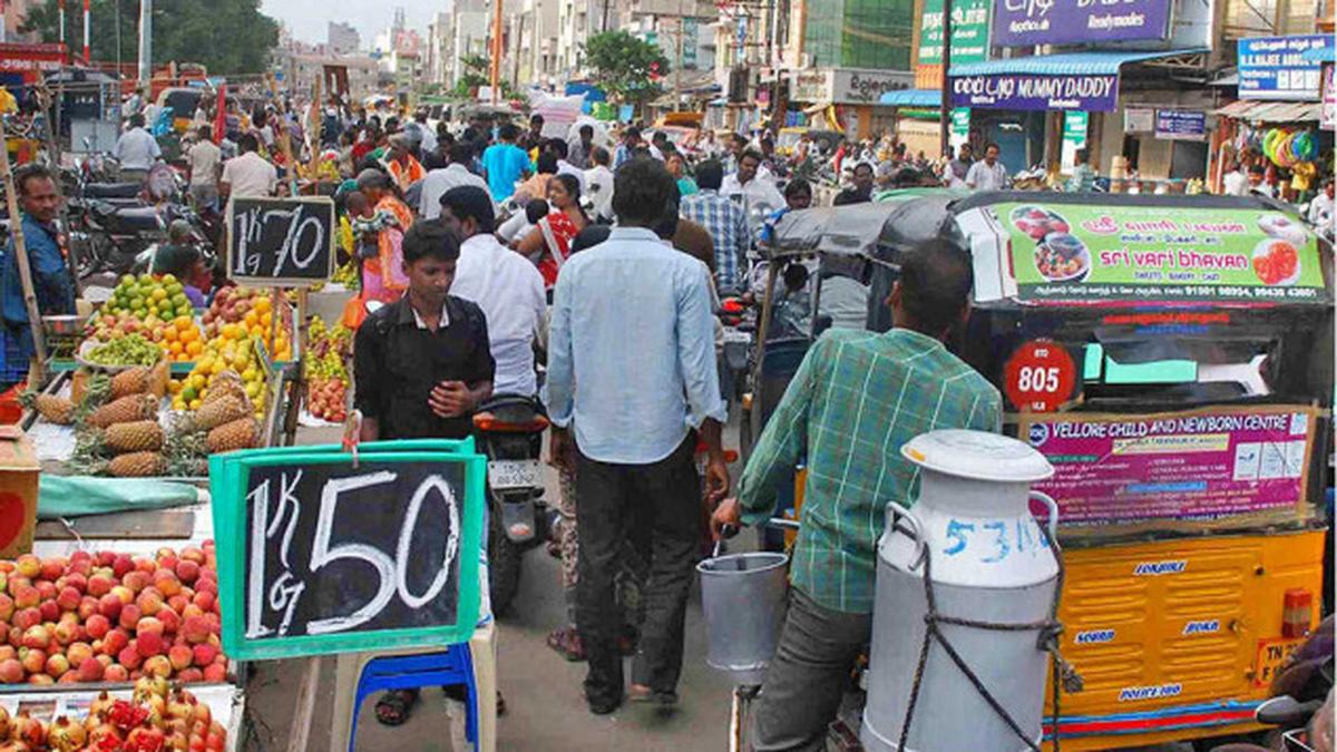 Congestion becomes norm in Long Bazaar in Vellore - The Hindu