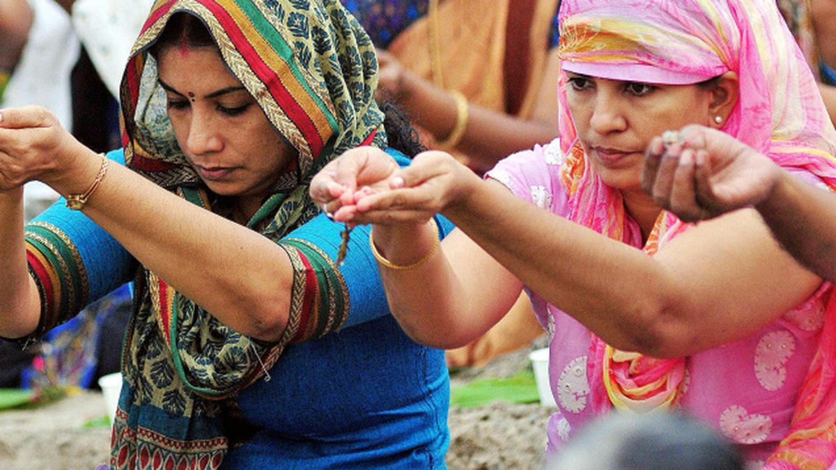 Thousands take part in Bali Tharpan - The Hindu