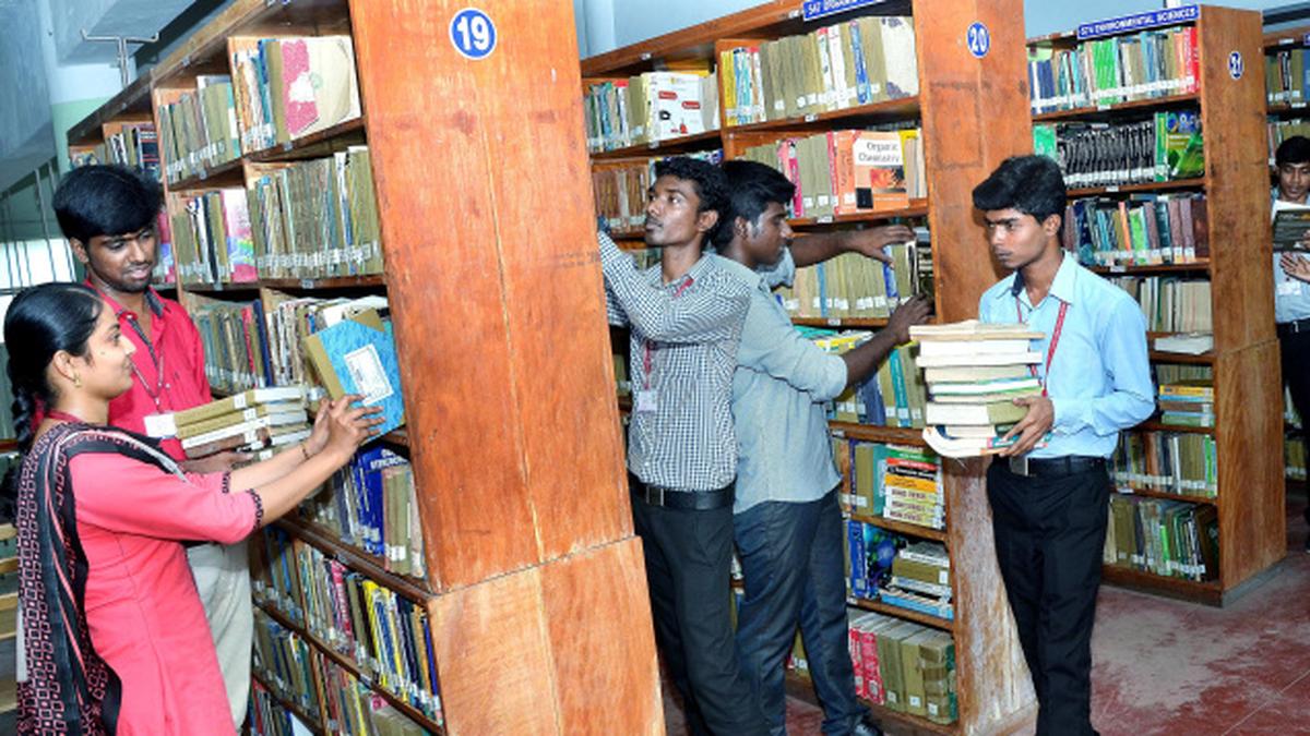 Bishop Heber College library helps students earn and learn - The Hindu