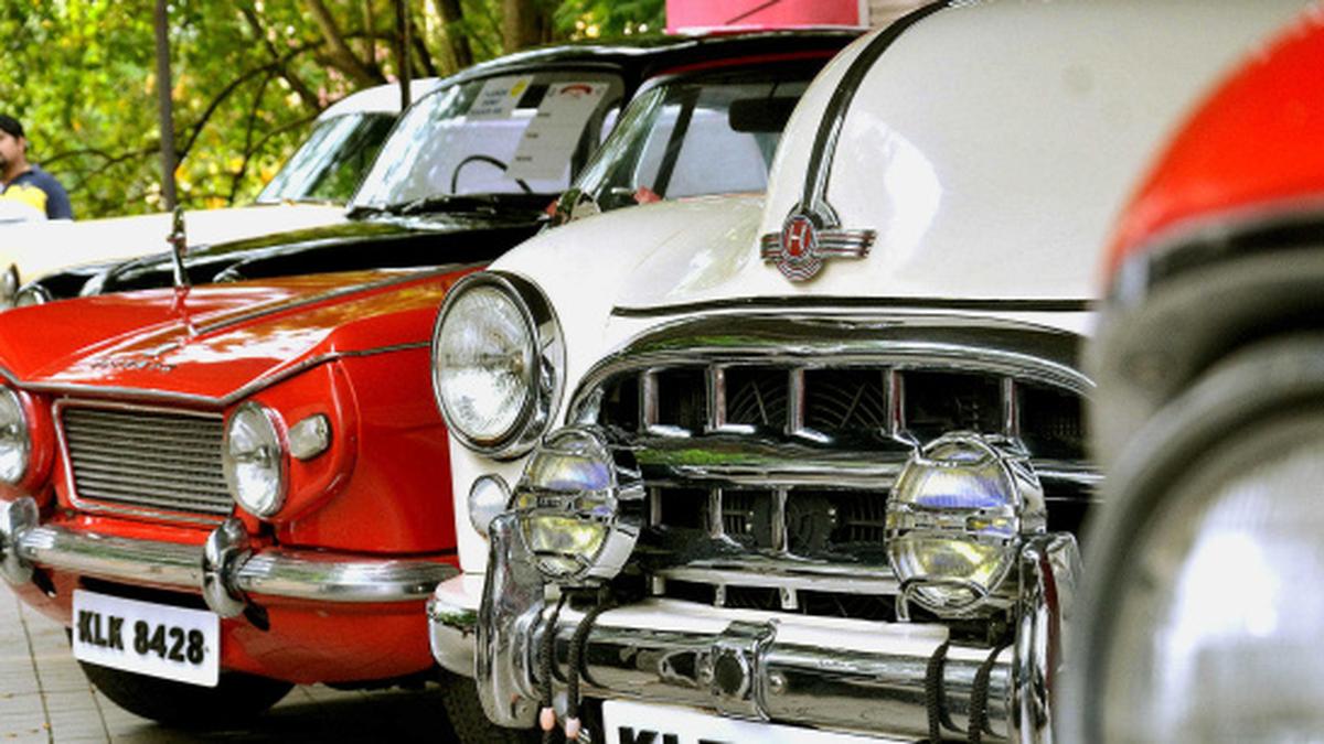 Bevy of vintage beauties at their seductive best - The Hindu