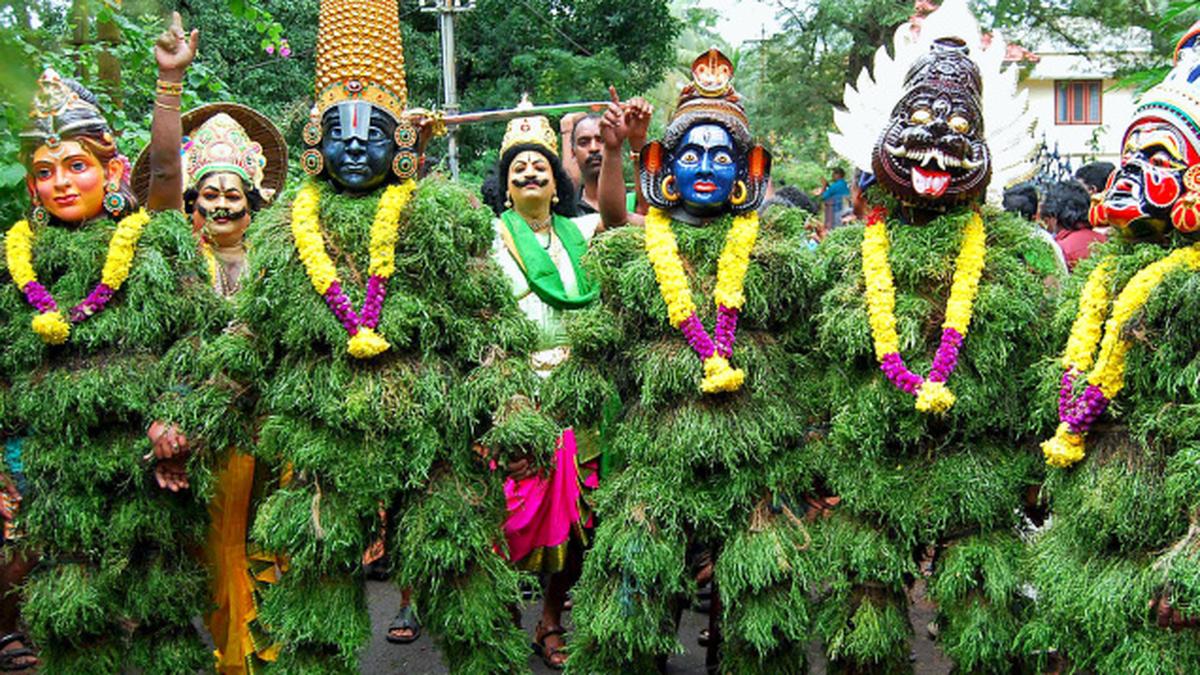 Kummattis set to liven up Onam - The Hindu