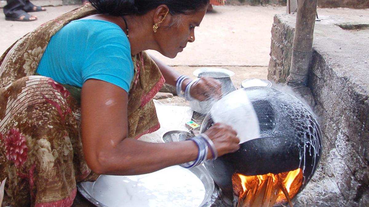 Tickle your taste buds with ‘Putarekulu’ - The Hindu