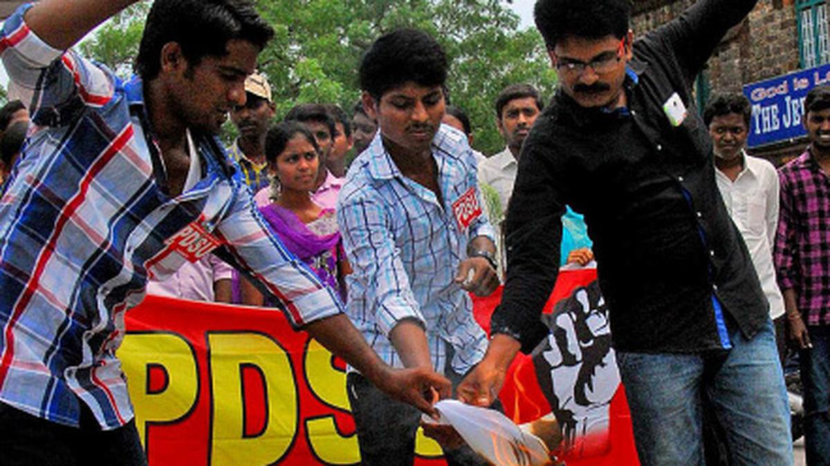PDSU activists burn copies of G.O. on private varsities - The Hindu