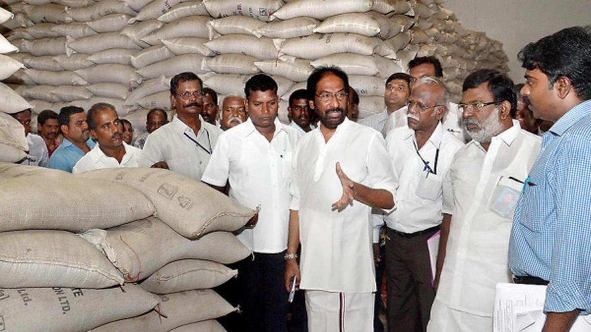 Committee inspects FCI godown - The Hindu