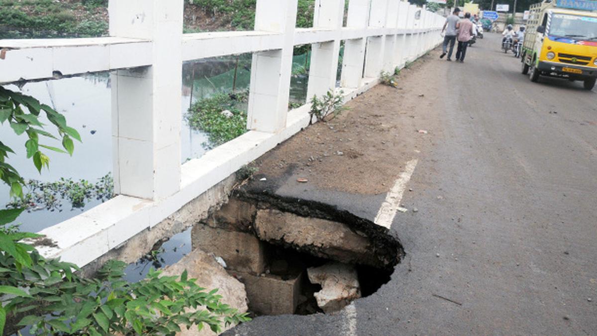 The Bridge with a gaping hole - The Hindu