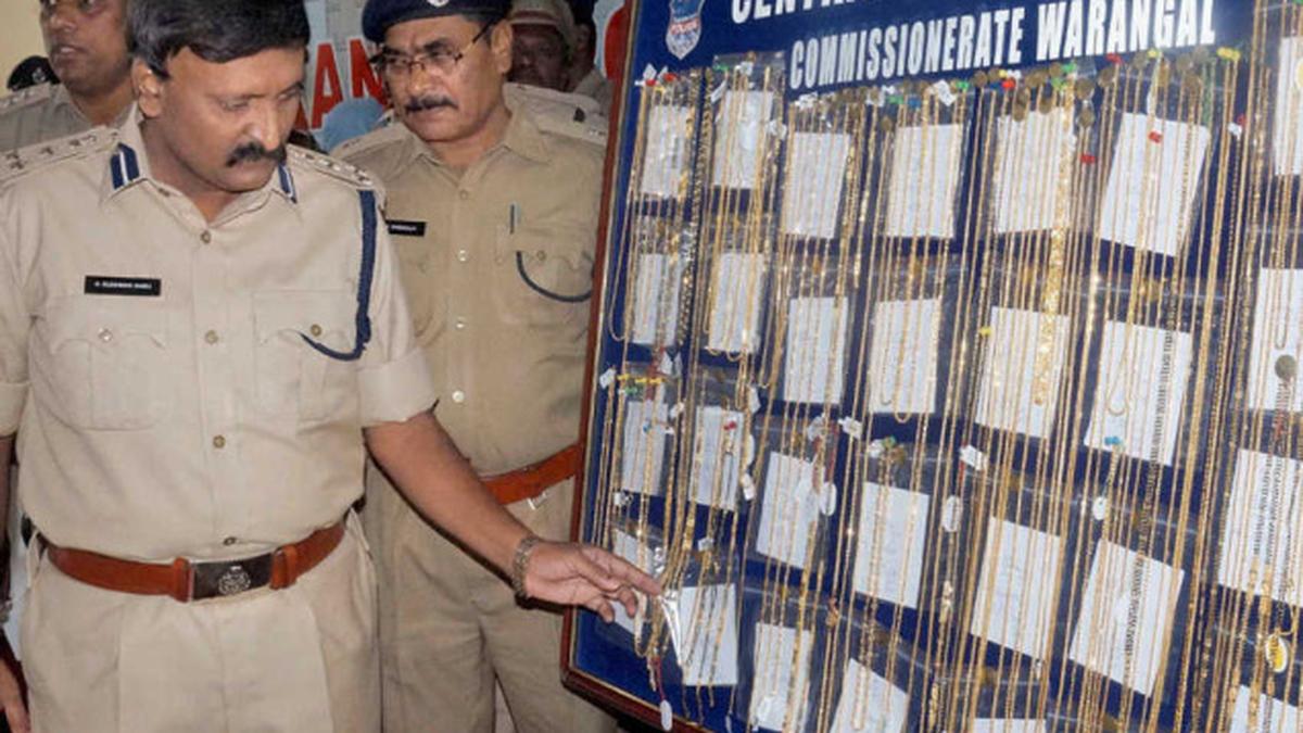 Two chain-snatchers held, jewellery worth Rs. 82 lakh recovered - The Hindu