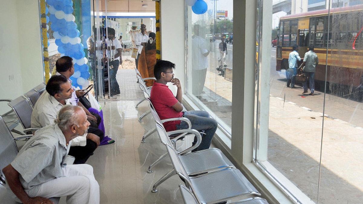 City gets its first AC bus shelter - The Hindu