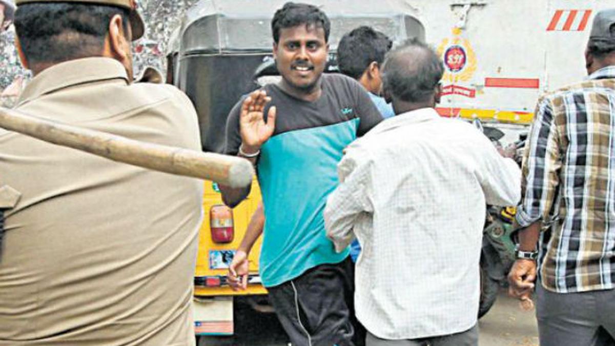 Police cane protesters at K. K. Nagar - The Hindu