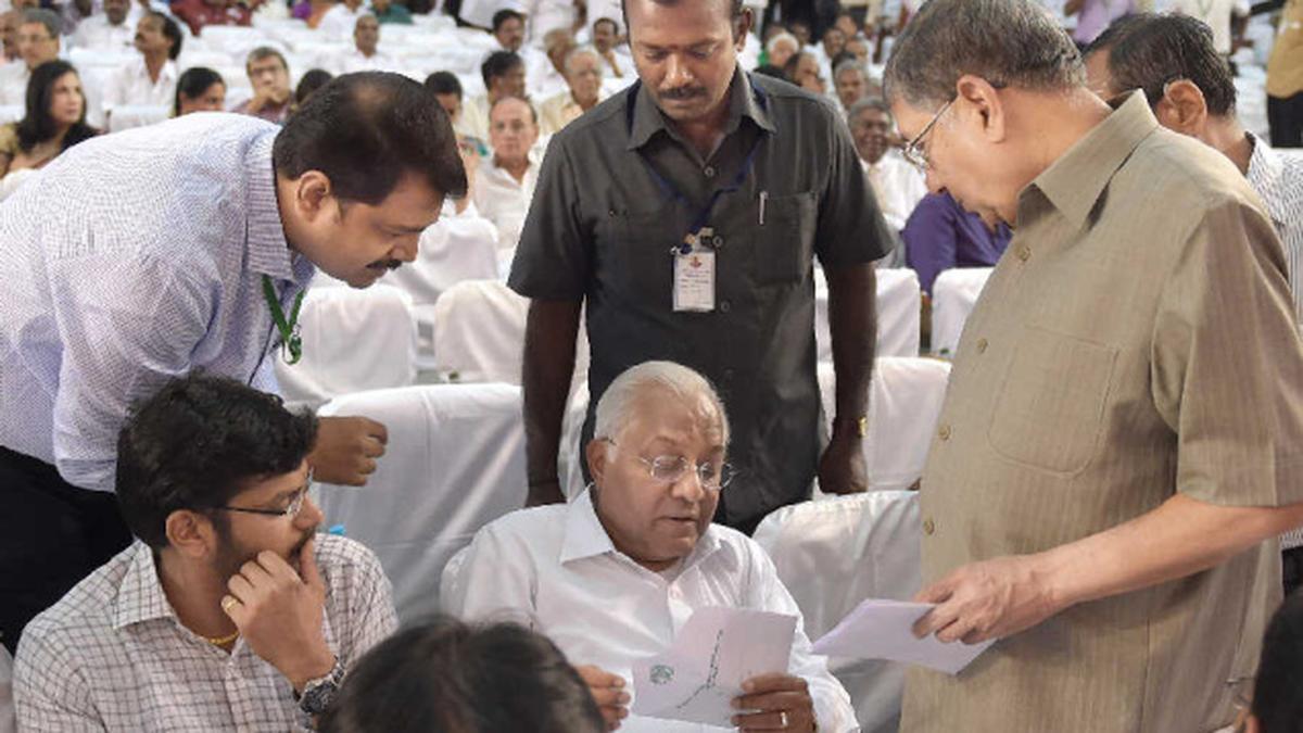 Old pals meet each other - The Hindu