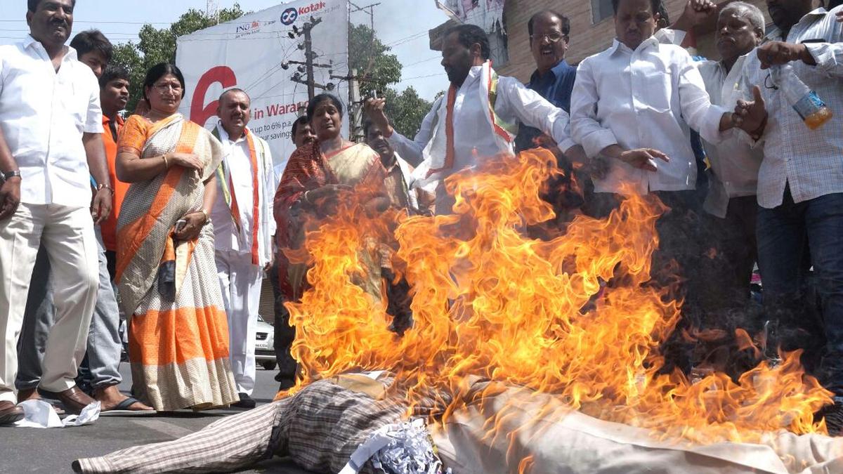 Cong. condemns attack on MLA Chinna Reddy - The Hindu