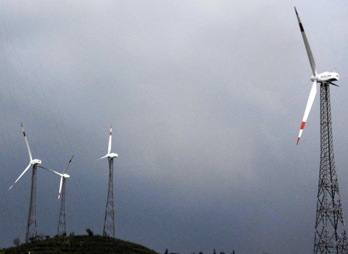 Windmill firms told to remove towers - The Hindu