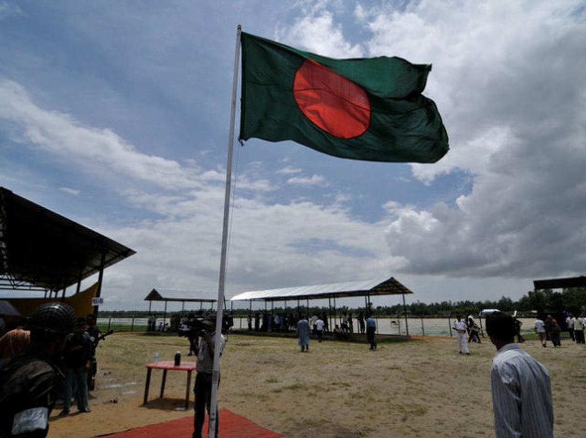 Indo-Bangla border: Life in no man's land - The Hindu