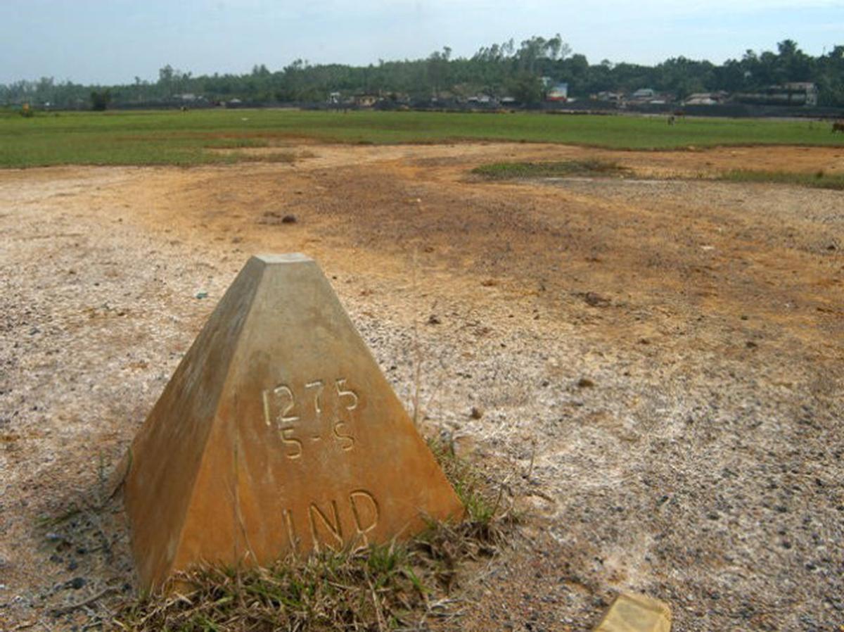 Indo-Bangla border: Life in no man's land - The Hindu