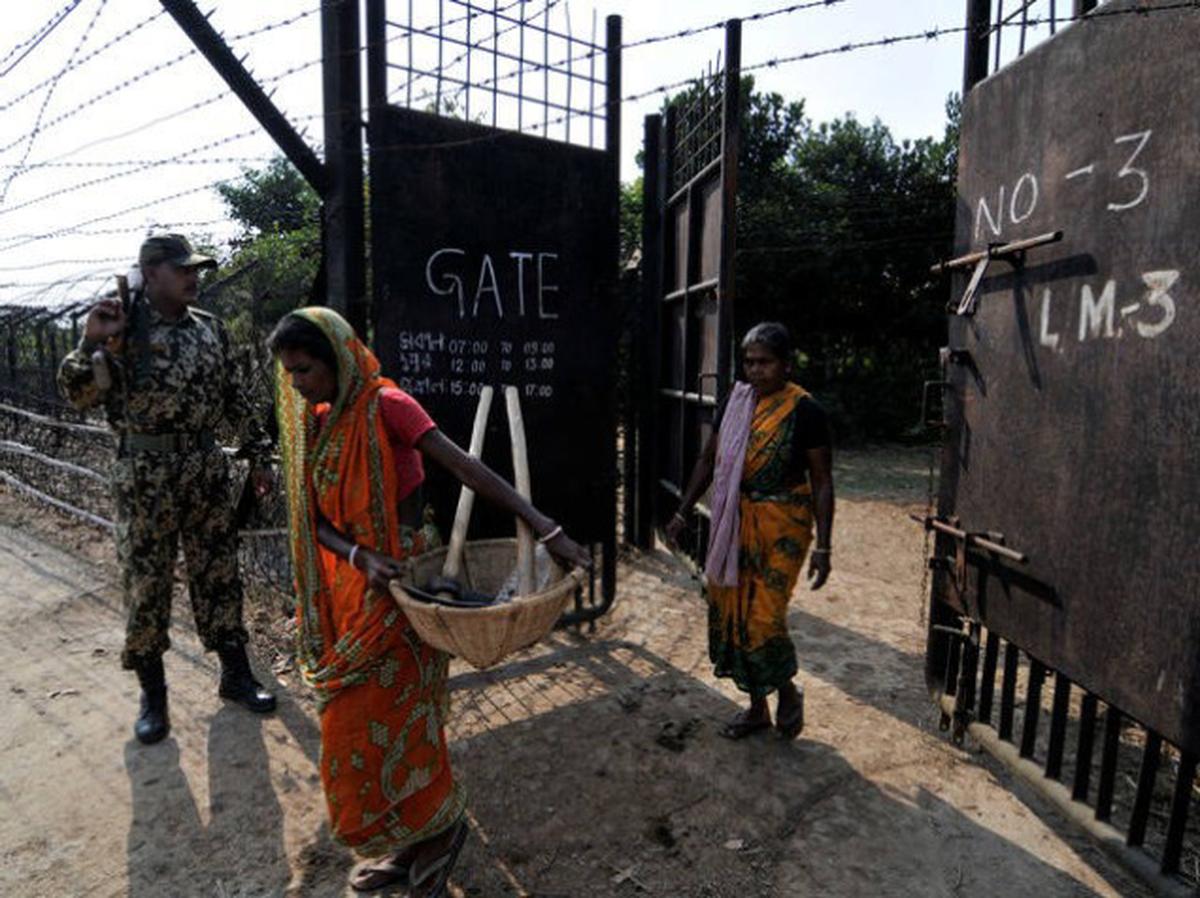 Indo-Bangla border: Life in no man's land - The Hindu
