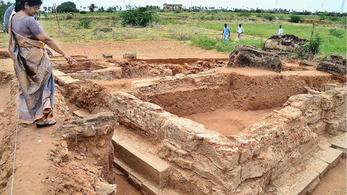 Pandya dynasty temple, fort unearthed near Tirunelveli - The Hindu