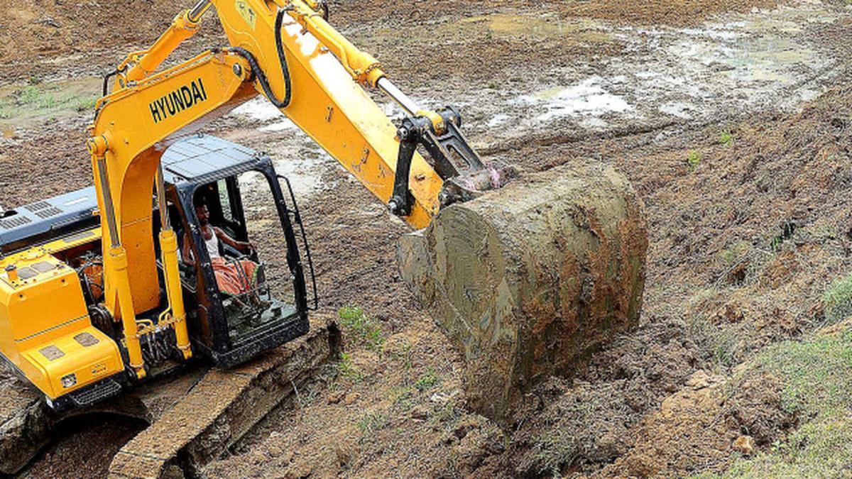 PWD takes up dredging of Kallanai Kalvai - The Hindu
