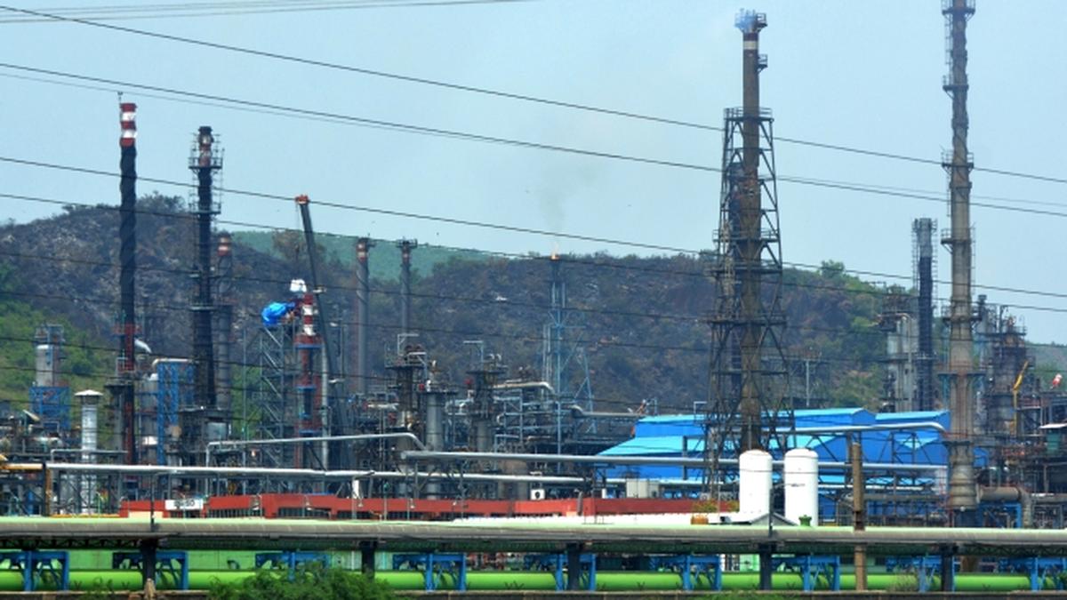 Fire doused at HPCL Refinery in Vizag - The Hindu