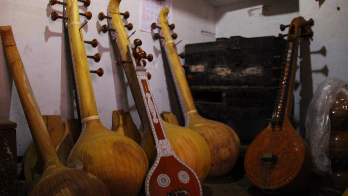 The veena makers of Thanjavur - The Hindu