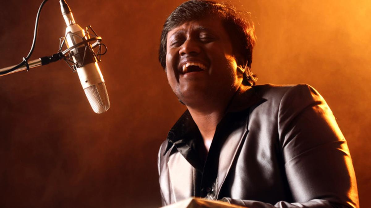 Singer Satyan Mahalingam debuts as music director with 'Vizhithiru ...