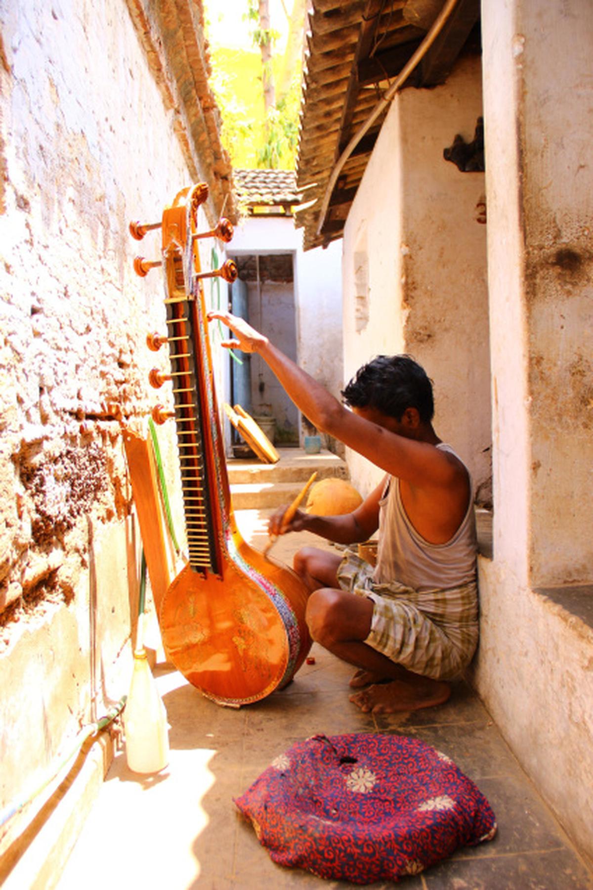 The veena makers of Thanjavur - The Hindu