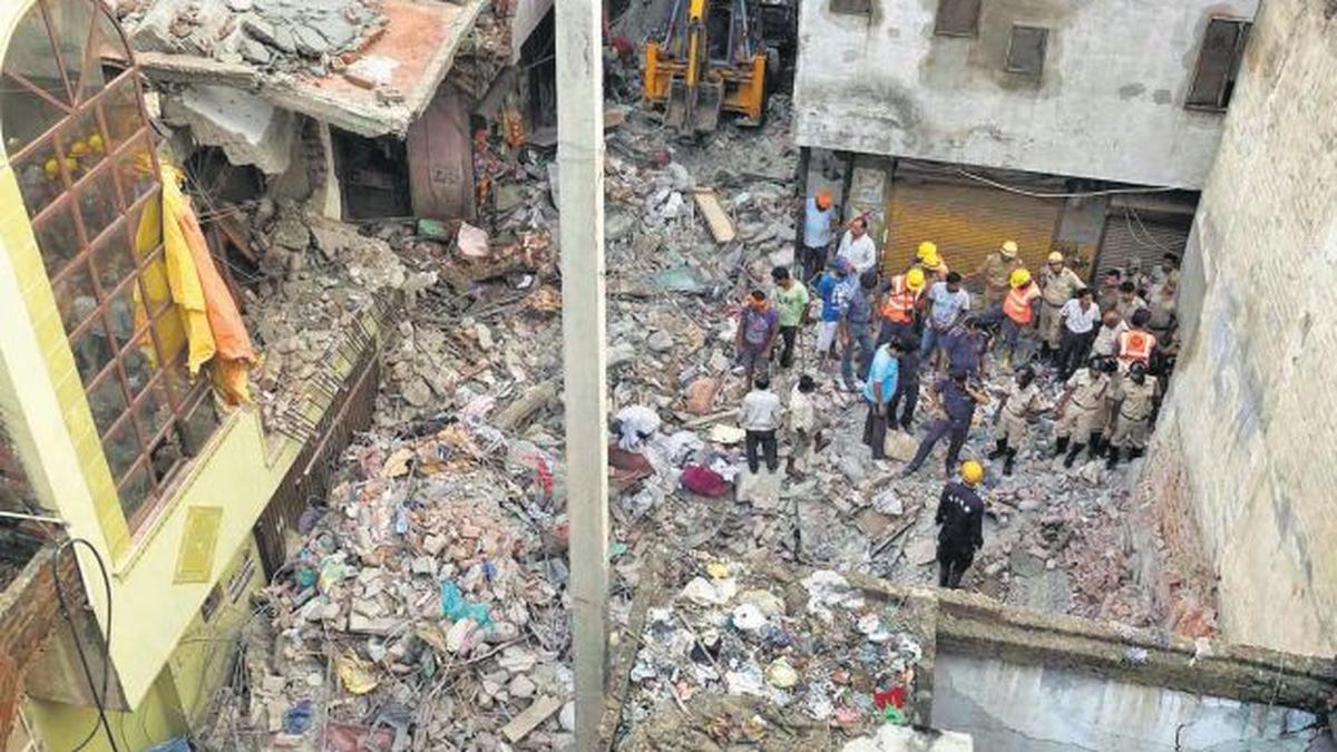 Delhi building collapse toll rises to 6 - The Hindu