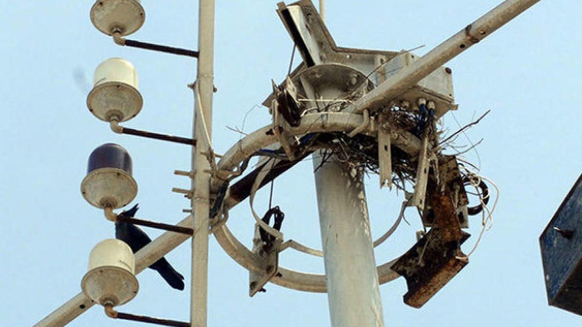 Signal 1 cyclone warning hoisted at Puducherry port - The Hindu