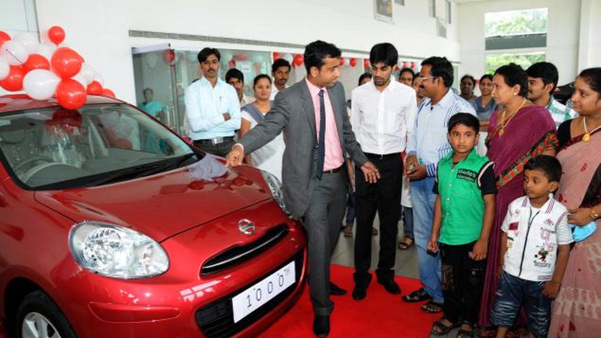 Fuel efficiency, safety most important factors for Indian car buyers ...