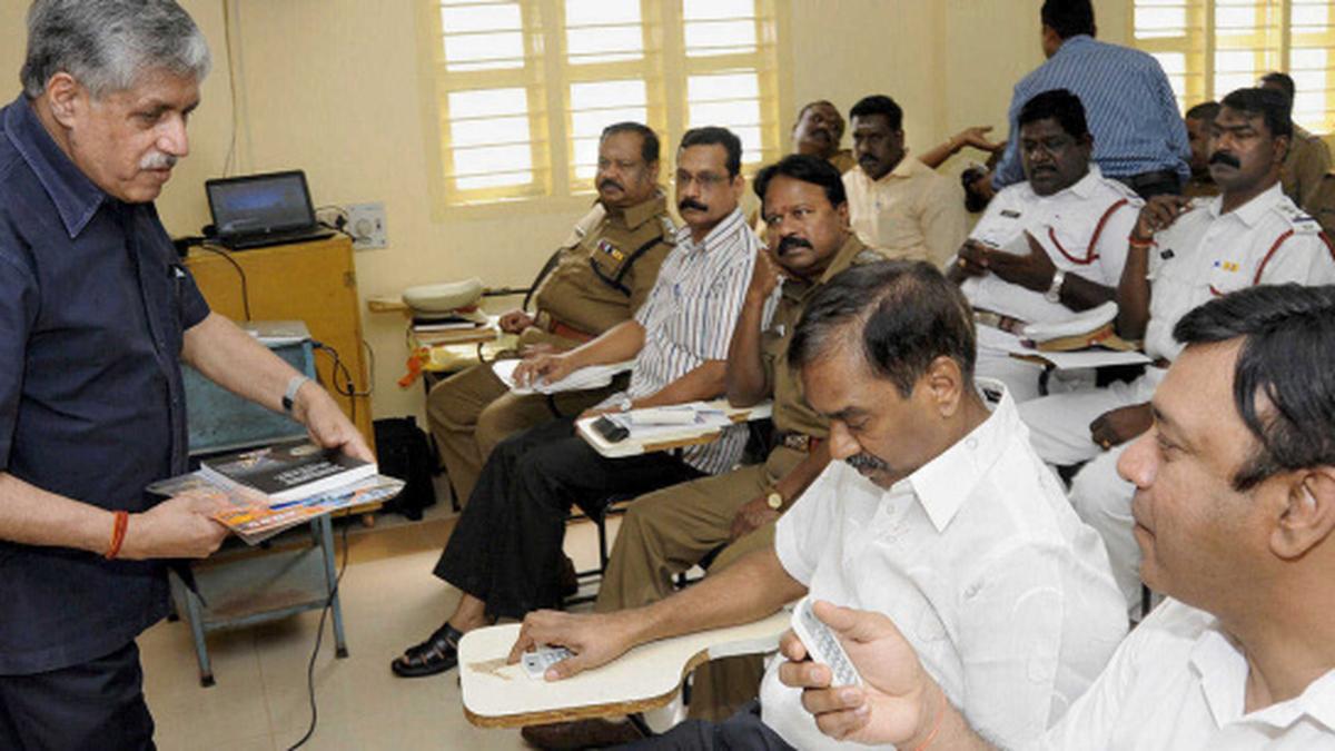 Training police in traffic management - The Hindu