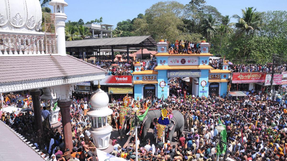 Erumeli Petta Thullal held - The Hindu