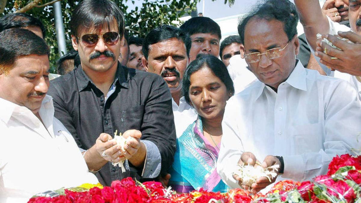 Paritala Ravi’s services recalled - The Hindu