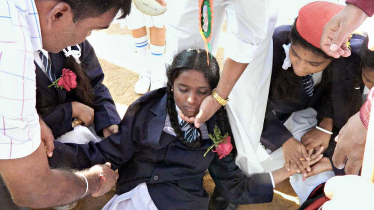 Three girls faint during parade - The Hindu