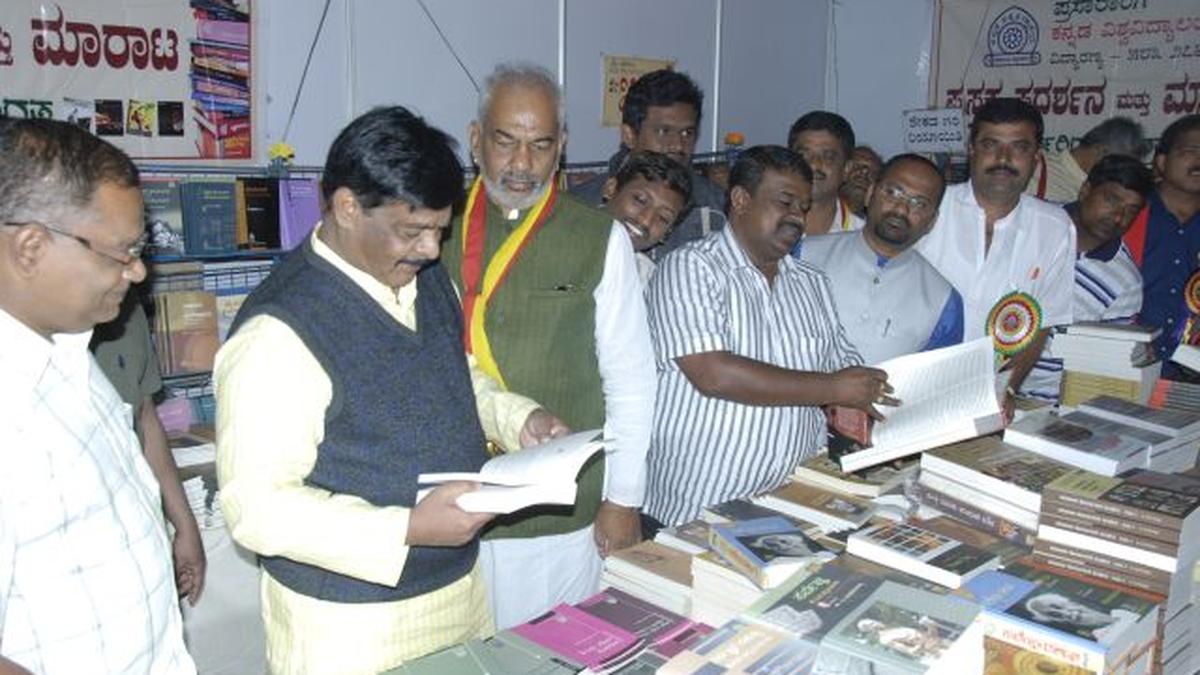 Siddalingaiah bats for Kannada medium education - The Hindu