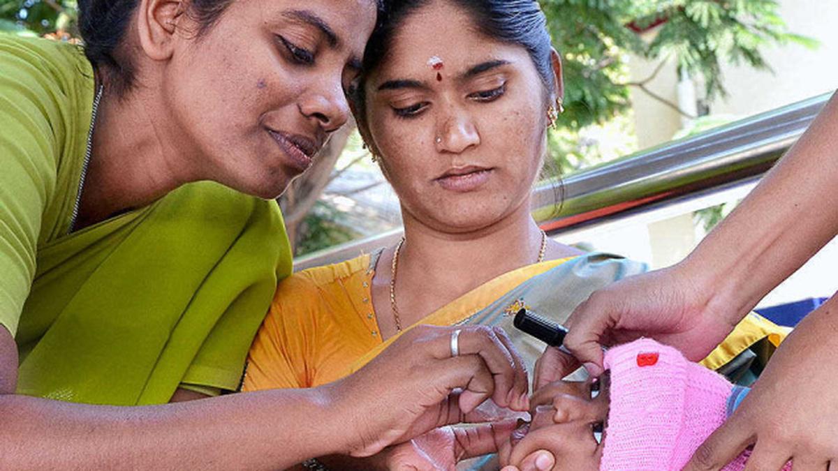 Over 2.60 lakh children get polio drops in Tiruchi - The Hindu