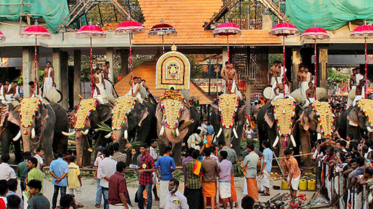 Pakal Pooram held at Sreemahadevar temple - The Hindu