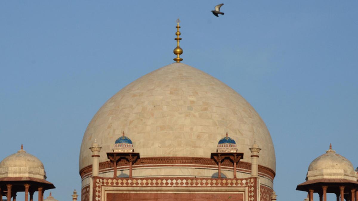 Humayun’s Tomb gets new finial - The Hindu